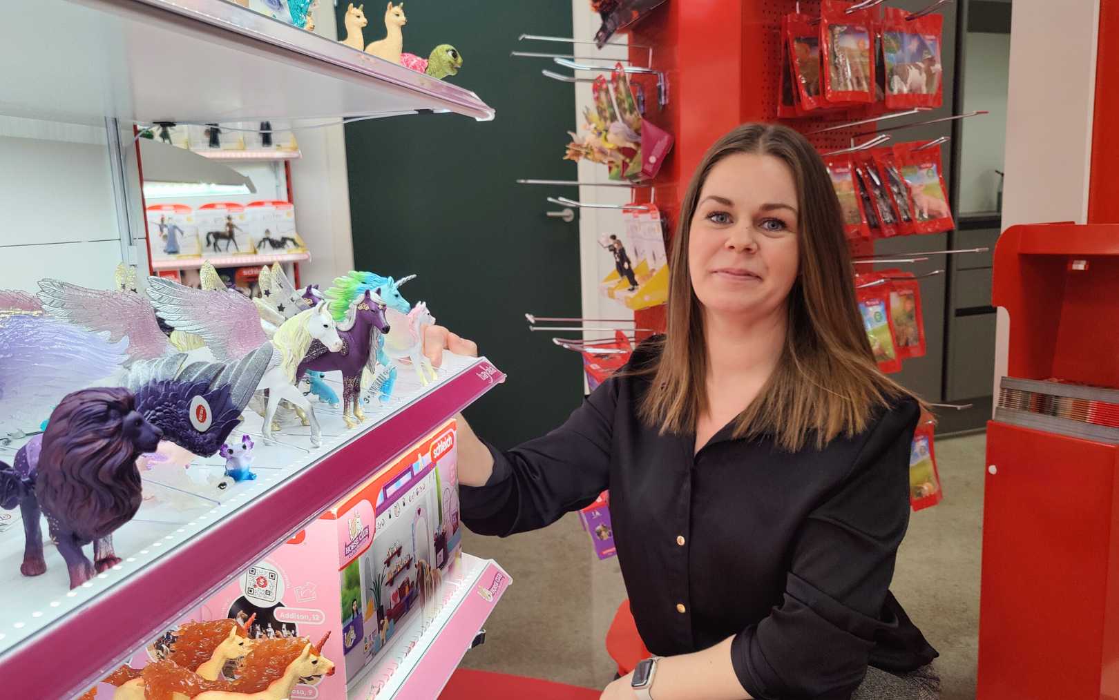 Mia arbejder med legetøj til hele Norden